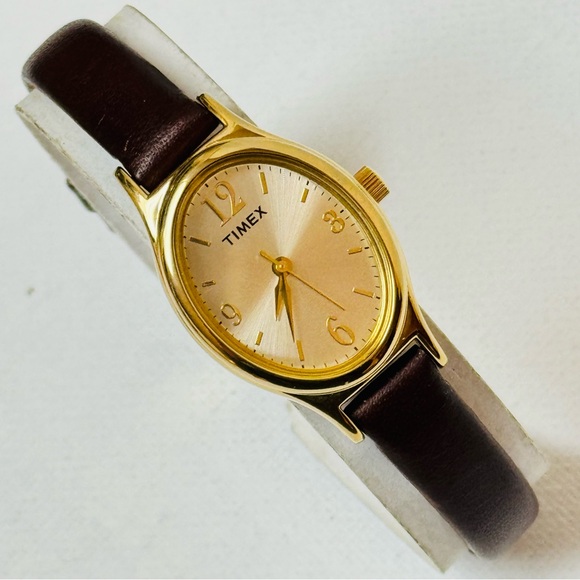 Timex | Accessories | Vintage Timex Kendall Circle Womens Oval Watch ...